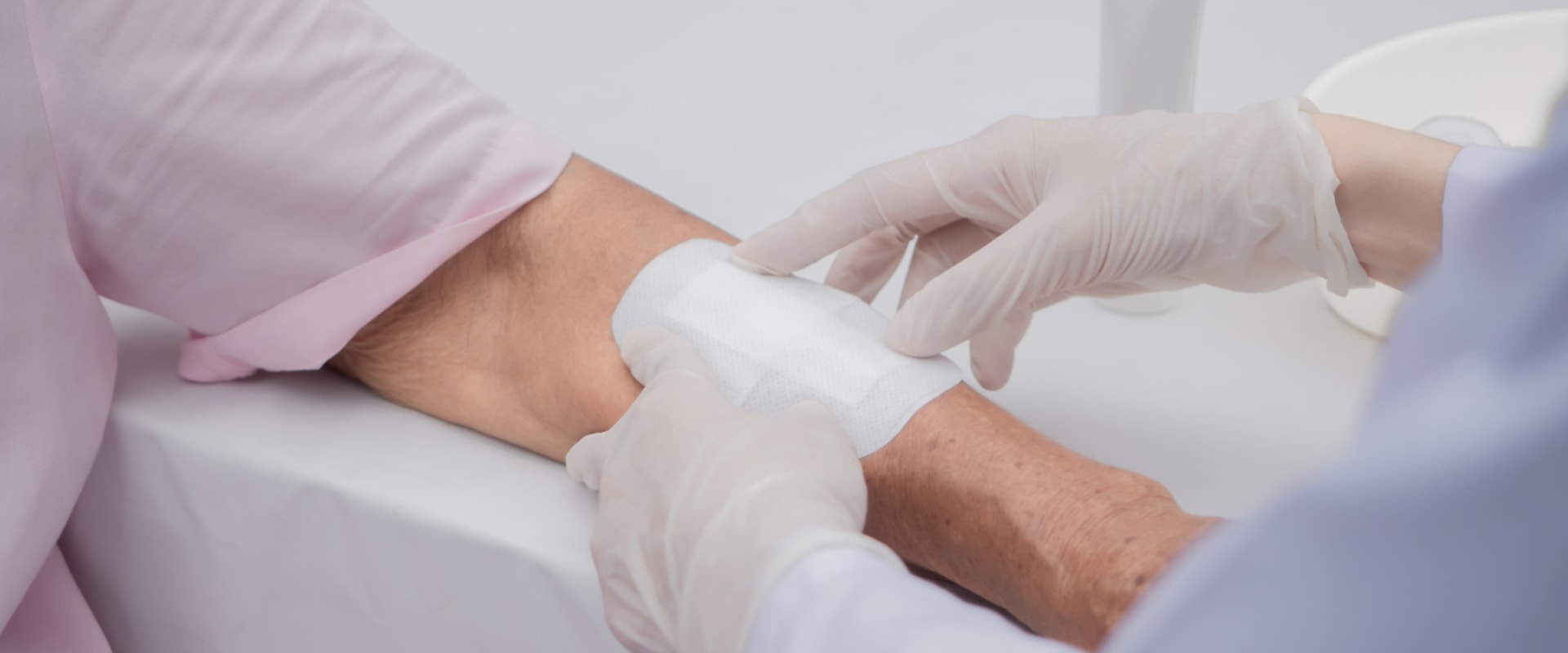 Adaptic vs Xeroform Dressings: Pros, Cons & When to Use Each